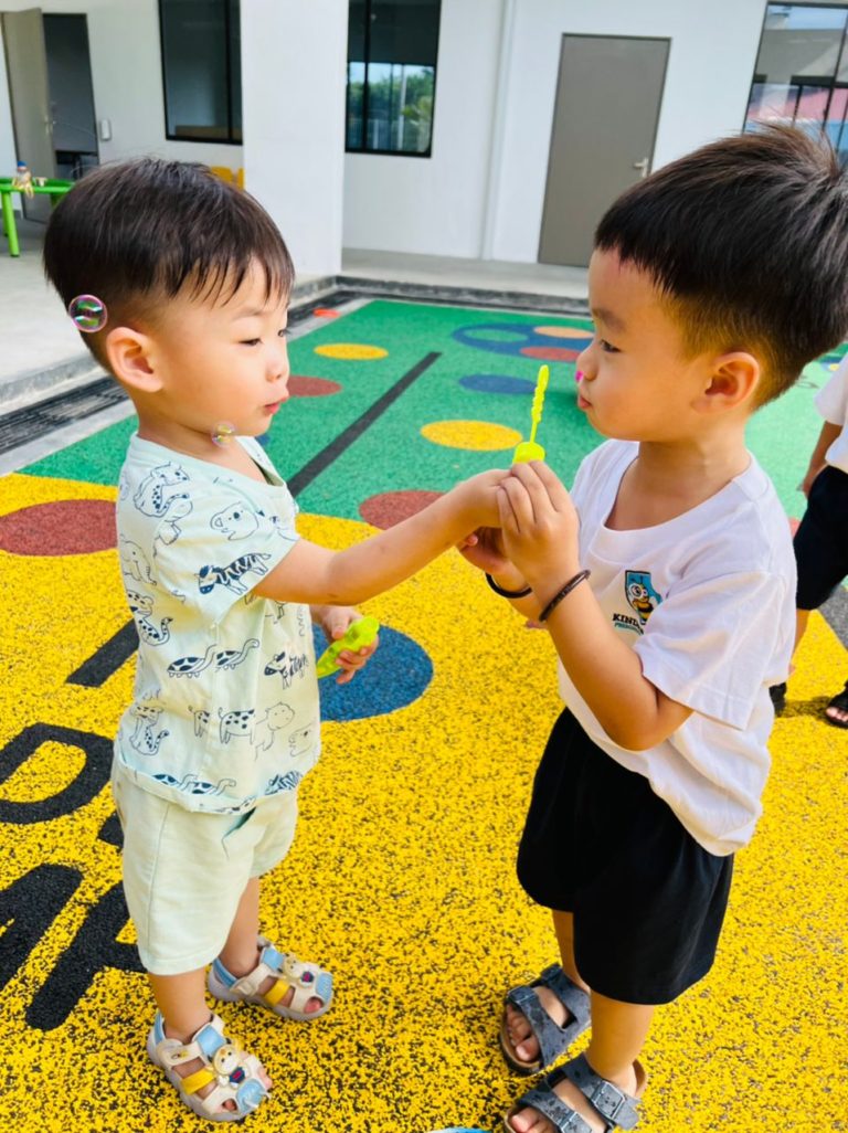 Bubbles, bubbles everywhere – KinderLabz